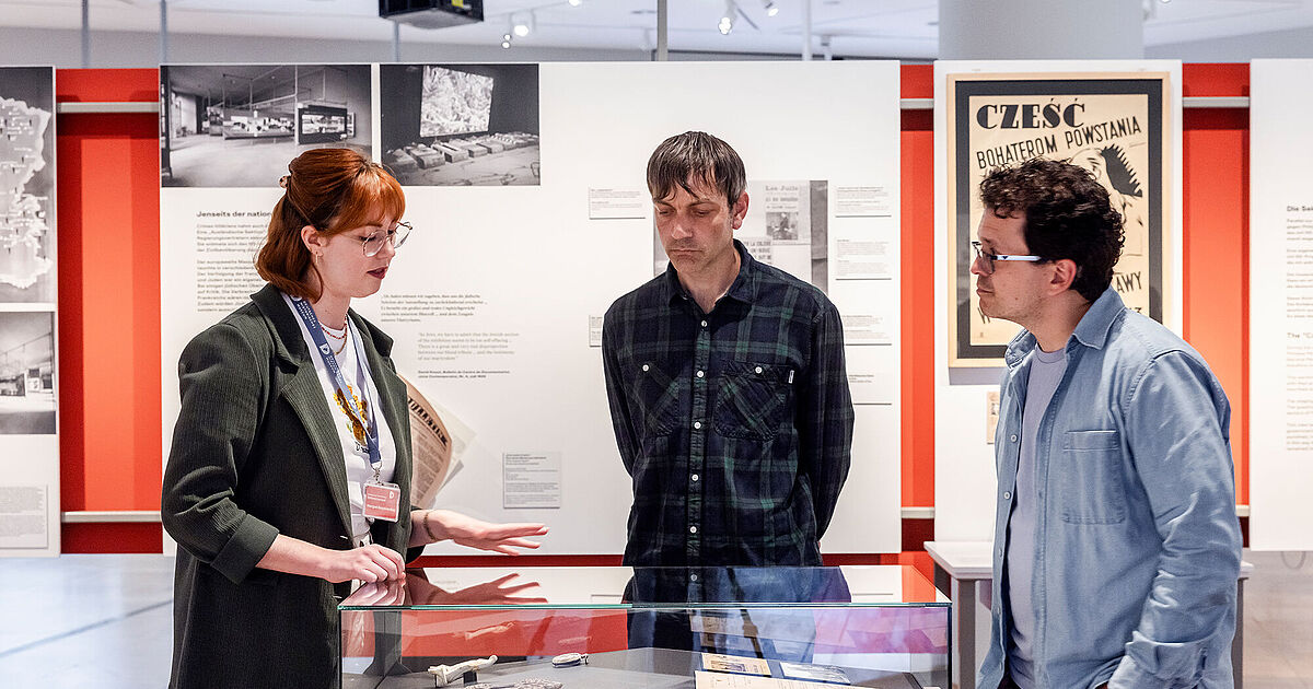 Short tour in French in the exhibition “On Displaying Violence: First ...