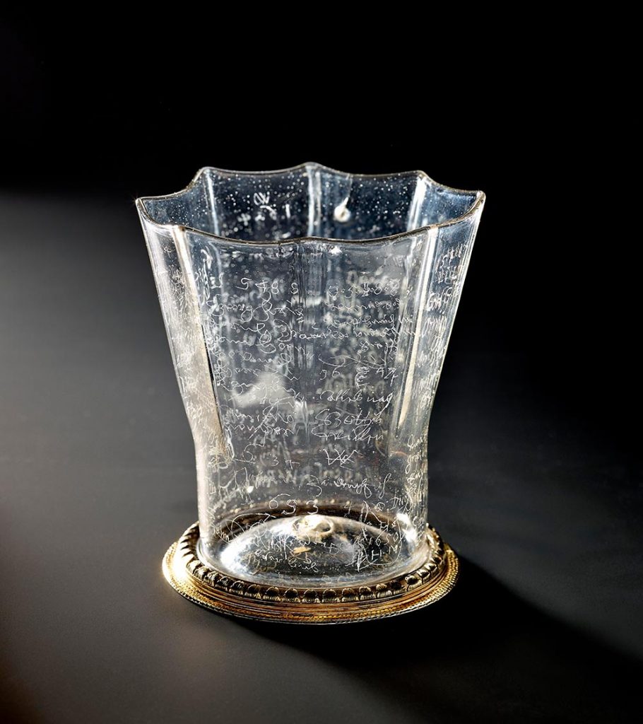 Ein „Gästebuch aus Glas“: Der Willkomm-Becher der Fürsten von Oettingen ...