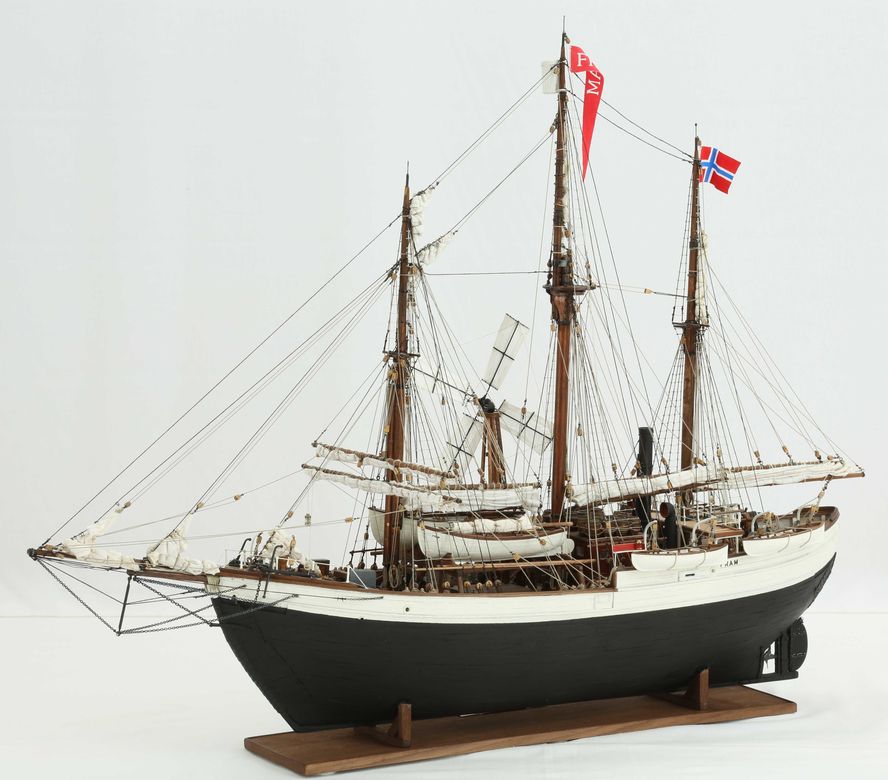 18 Expedition ship