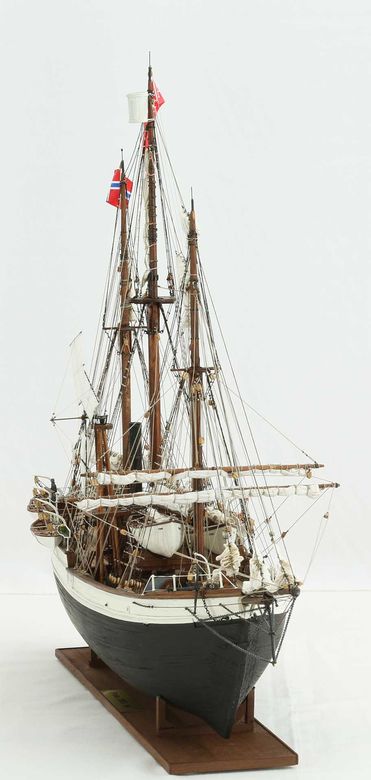 18 Expedition ship